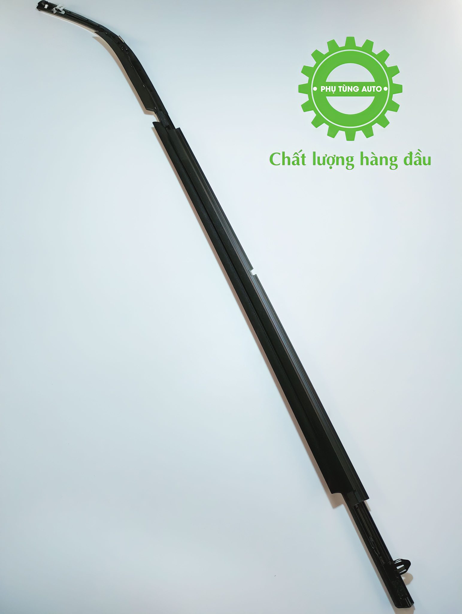 Nẹp chân kính cửa sổ Mazda 3 (SAU, BÊN PHẢI) – Phụ Tùng Auto